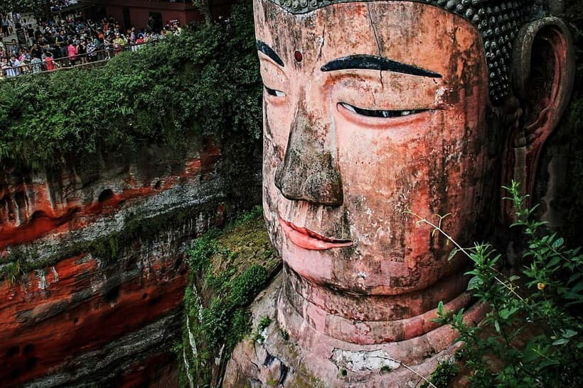 Leshan Giant Buddha & Huanglongxi Ancient Town Day Tour - Lunch and Local Flavors