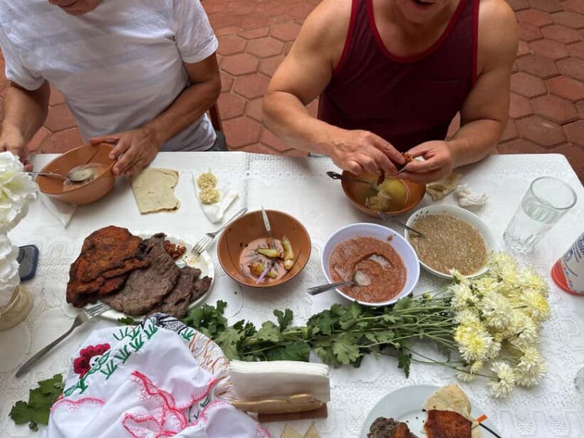 Let's eat at the Tlacolula Market on Sunday and drink Mezcal. - Key Points