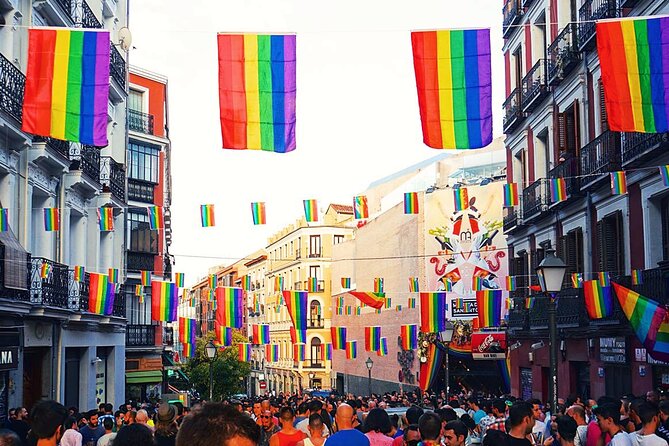 LGBTQ District Tapas & Drinks Trail in Madrid - Alcoholic and Non-alcoholic Drink Options