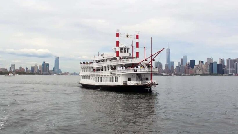 Liberty Belle NYC New Year's Eve Party - Entertainment and Dancing