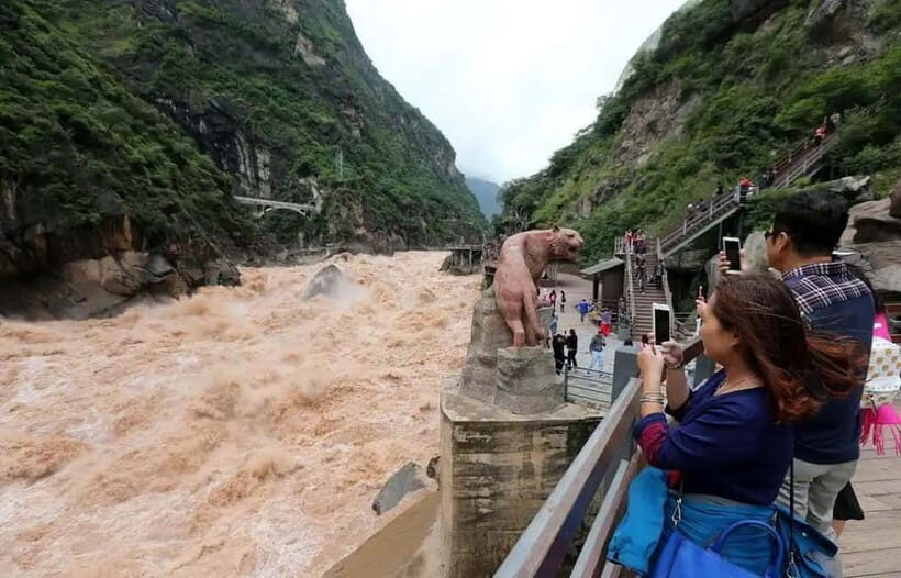 Lijiang: Tiger Leaping Gorge with Lijiang Private Tour - Key Points