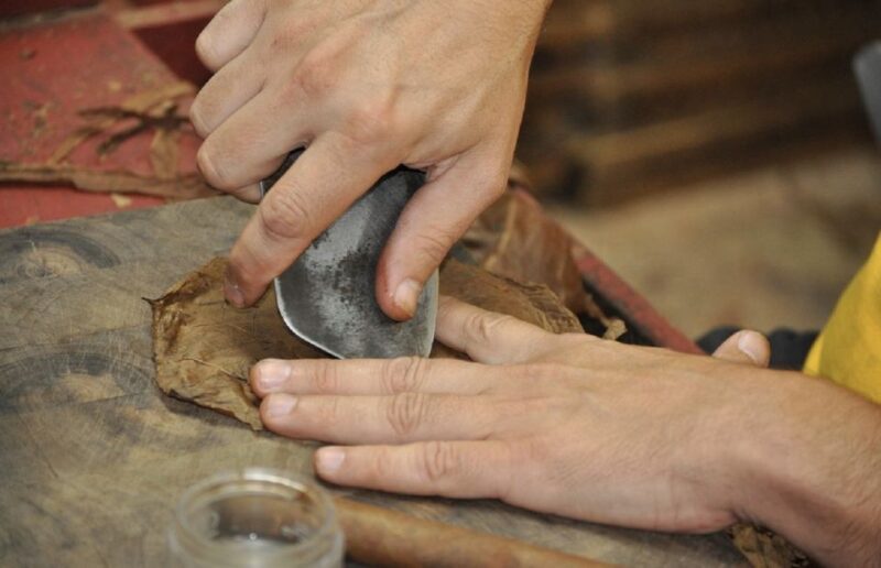 Li'l Havana: Two Family Shops Tour with Rum, Coffee & Pastry - Who Should Consider This Tour