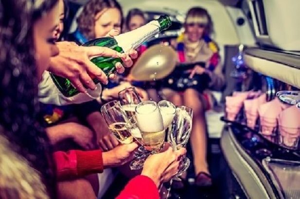 Limo Party Tour in Warsaw & Club Package - Key Points