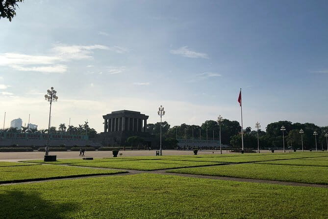 Limousine Transfer Ha Noi Noi Bai Airport to Ha Long Bay - What to Expect on the Road