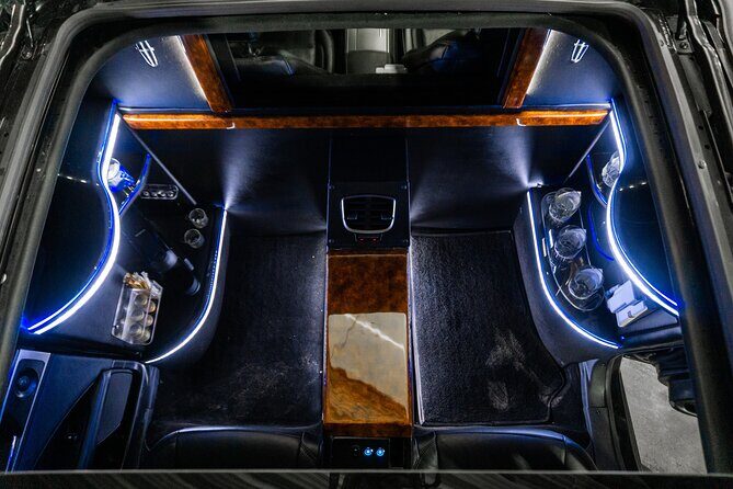 Lincoln Strecth Limousine with Wi Fi on board - Comfort and Amenities