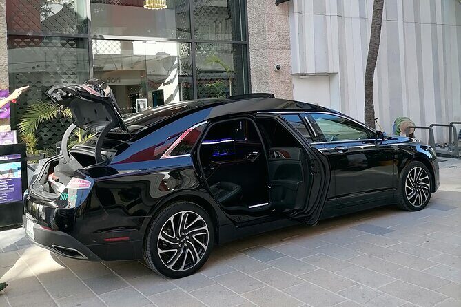 Lincoln Strecth Limousine with Wi Fi on board - The Scenic Route and Views