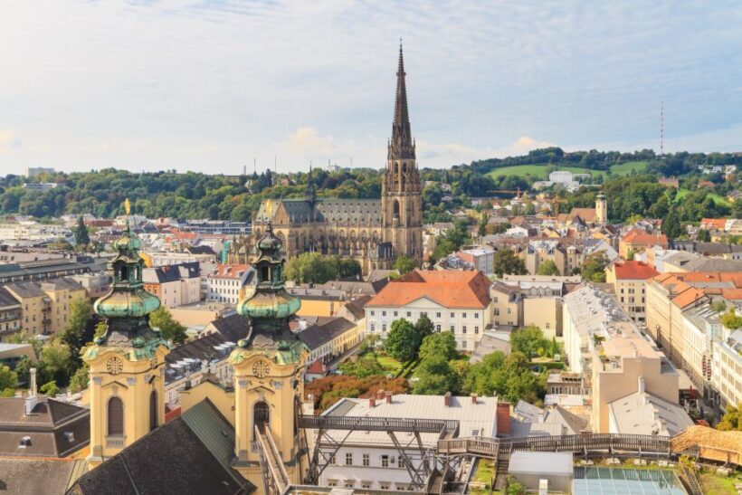Linz: Churches & Old Town Private Guided Tour - The Sum Up