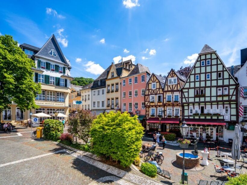 Linz Old Town Highlights Walking Tour with Pöstlingbergbahn - Key Points