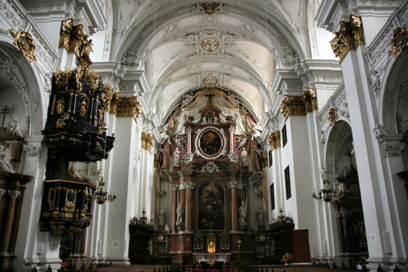 Linz Old Town Highlights Walking Tour with Pöstlingbergbahn - Who Should Consider This Tour?