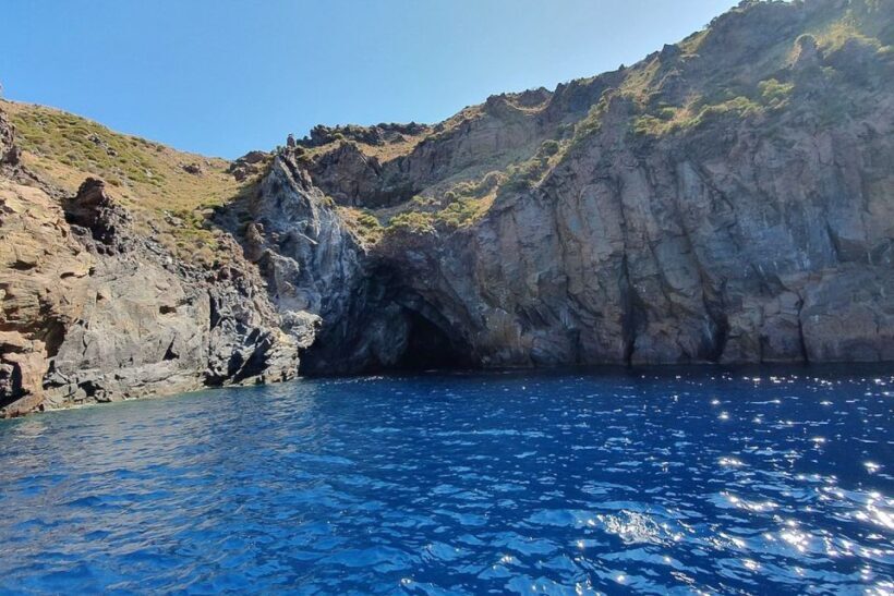 Lipari: Boat Tour of Vulcano Island with Disembarkation Stop - Exploring the Lipari: Boat Tour of Vulcano Island with Disembarkation Stop