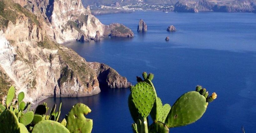 Lipari: Boat Tour of Vulcano Island with Disembarkation Stop - Practical Tips for Booking and Enjoying the Tour