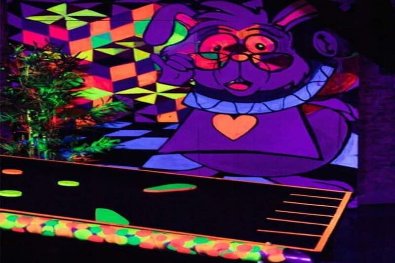 Lisbon: 18-Hole Indoor Minigolf Ticket with Bar Area - A Colorful Indoor Course with Artistic Flair