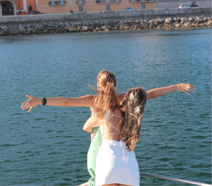 Lisbon: 2h Private Luxury Sunset Cruise with Welcome Drink - Who Should Consider This Tour?