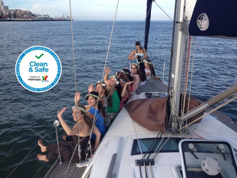 Lisbon 2H Private Tour by SAILBOAT / SAIL or POWER CATAMARAN - Key Points