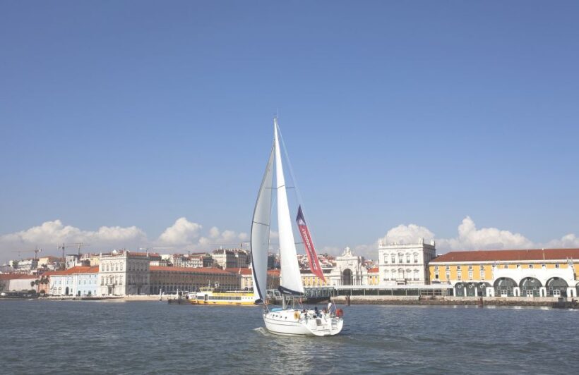 Lisbon 2H Private Tour by SAILBOAT / SAIL or POWER CATAMARAN - Who Should Consider This Tour?