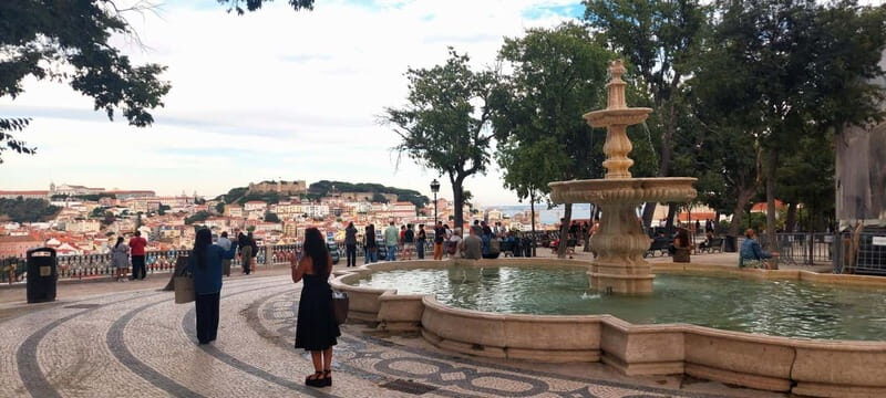 Lisbon: 3 Elevators in the Morning or at Sunset - First Stop: Elevador do Lavra