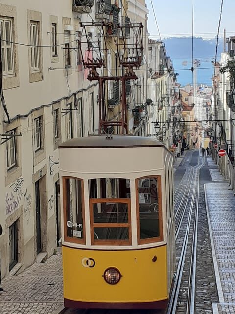 Lisbon: 7 hills Tuk Tuk pivate Tour with Local Guide - FAQs