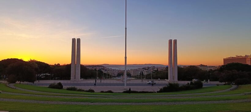 Lisbon: 8 Hour Private Tour through Lisbon (up to 6 people) - Pricing and What It Represents