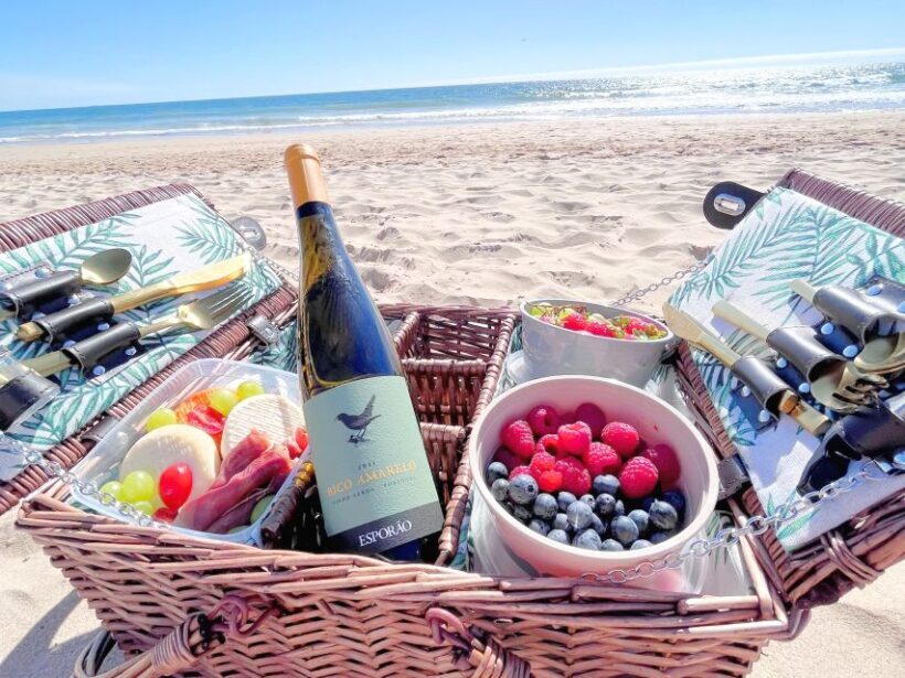 Lisbon: Beach Brunch Picnic with Set-Up and Transfers - Key Points