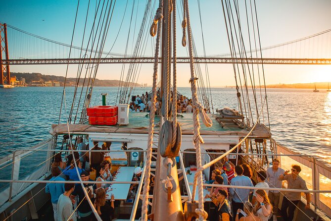 Lisbon Boat Party / Amazing Sunset Sailing Tour - Dance the Night Away With a Live DJ