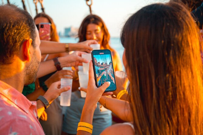 Lisbon Boat Party / Amazing Sunset Sailing Tour - How to Maximize Your Lisbon Boat Party Experience