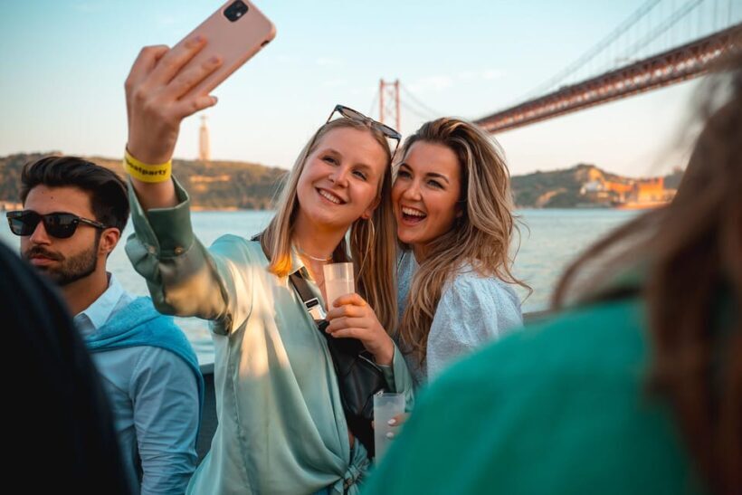 Lisbon Boat Party - Live DJ & Afterparty with VIP Club entry - Key Points