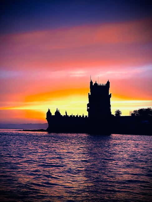 Lisbon: Boat Tour 2:30H w/ Welcome Drink and Snacks - Setting the Scene: What to Expect from the Tour