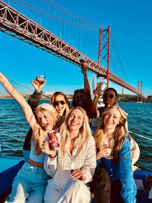 Lisbon: Boat Tour 2:30H w/ Welcome Drink and Snacks - Why This Tour Is Worth the Price
