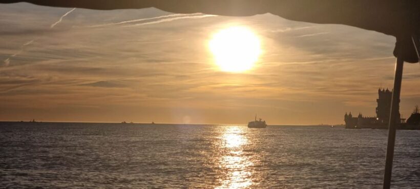 Lisbon: Boat Tour with Champagne - Key Points