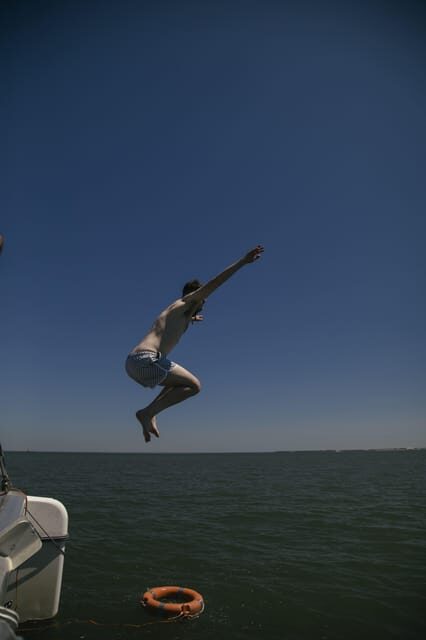 Lisbon: Catamaran Boat Party with Music, Open Bar & Dives - Summary