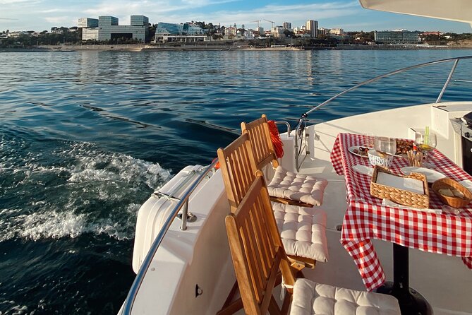 Lisbon: Catamaran Luxury Sunset and Wine Tour - Traveler Experience