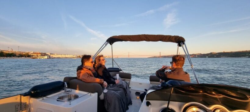Lisbon: City Boat Cruise Daytime/Sunset/Night with Champagne - FAQ