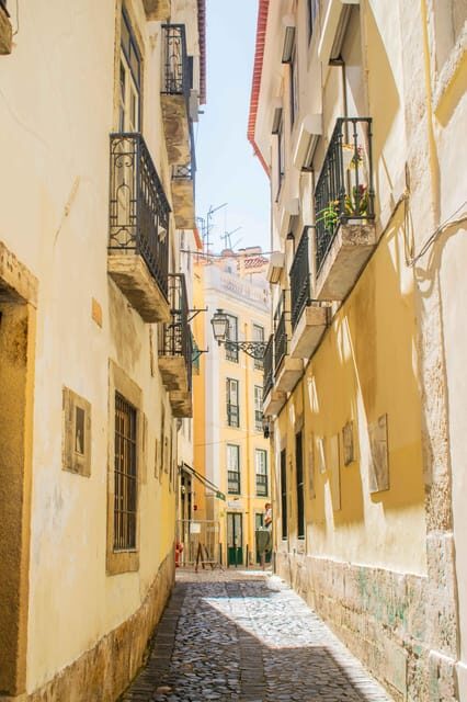 Lisbon: City Highlights Tour with Food Tastings - Miradouro de Santa Catarina