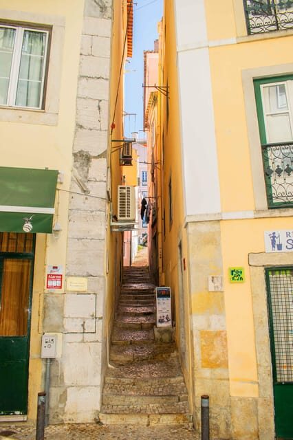 Lisbon: City Highlights Tour with Food Tastings - Food Tasting at a Traditional Tasca