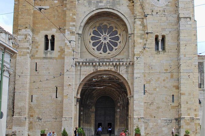 Lisbon city tour full day 9 am to 6 pm (private tour) - Key Points