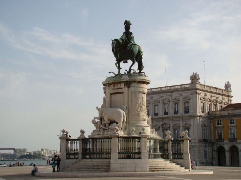 Lisbon: City Walking Tour with Local Guide - The Sum Up