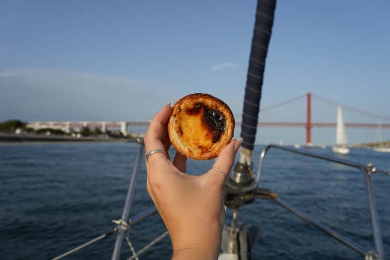 Lisbon: Daytime or Sunset Boat Cruise with History and Wine - The Experience of the Guides and Atmosphere