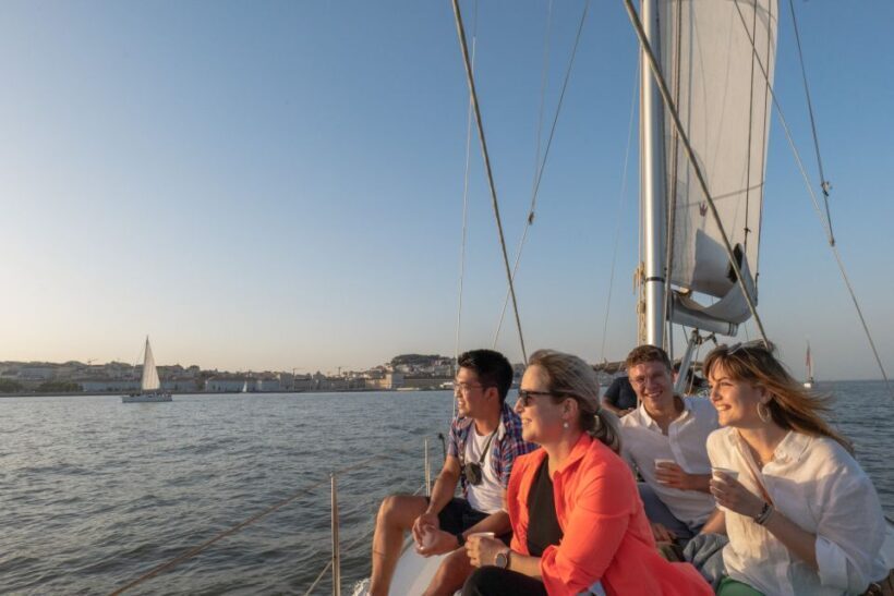 Lisbon: Daytime/Sunset/Night City Sailboat Tour with Drink - FAQ