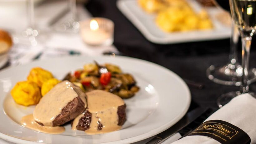 Lisbon: Erotic Cabaret Show and Dinner - Practical Details: Timing, Group Size, and Accessibility