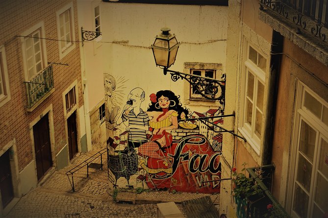 Lisbon Fado Experience: Walking Tour, Dinner and Live Music Show - Highlights of the Guided Walking Tour
