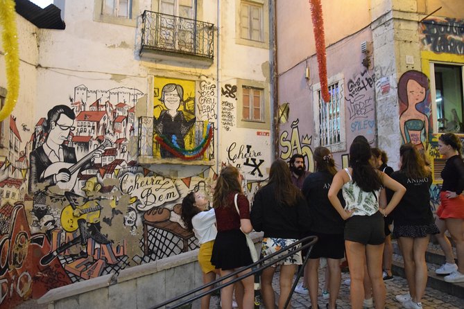 Lisbon Fado Experience: Walking Tour, Dinner and Live Music Show - Immersive Dinner at a Traditional Fado House