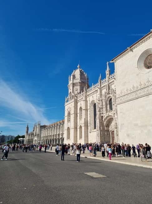 Lisbon: From the center to Belém by E-Bike - Key Points