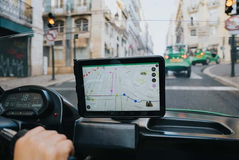 Lisbon: GPS-Guided Spinach Tour by Electric Car - Who Will Love This Experience?