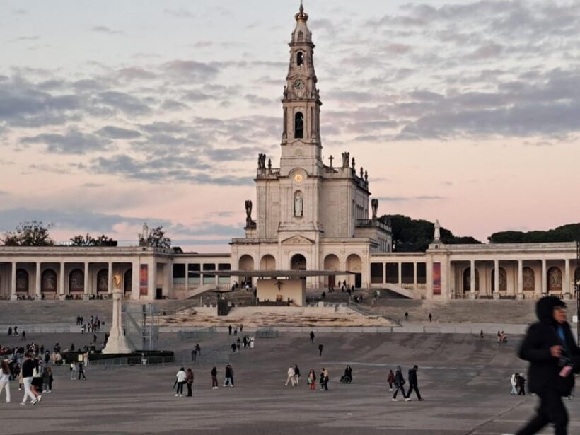 Lisbon: Holy Miracle Church Santarem & Fatima Private Tour - Visiting the Sanctuary of Valinhos and the Homes of Francisco and Jacinta