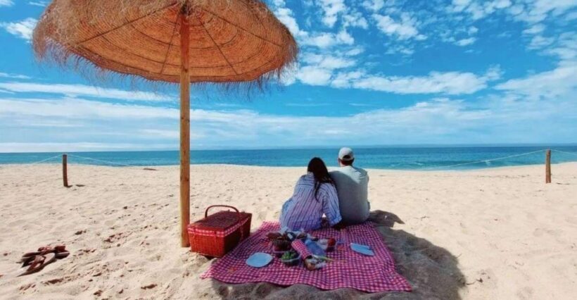 Lisbon: Jeep Beach Tour to Arrábida & Sesimbra with Picnic - Key Points