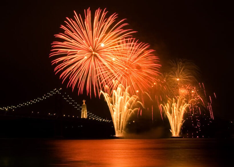 Lisbon: New Year's Cruise with DJ, Open Bar, Snacks and Wine - The Experience: What You Can Expect