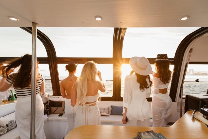 Lisbon: New Year's Cruise with DJ, Open Bar, Snacks and Wine - FAQ