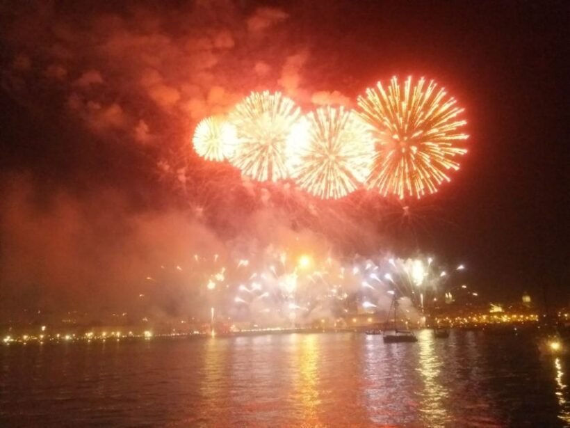 Lisbon: New Year's Eve Tagus River Cruise with Open Bar - Key Points