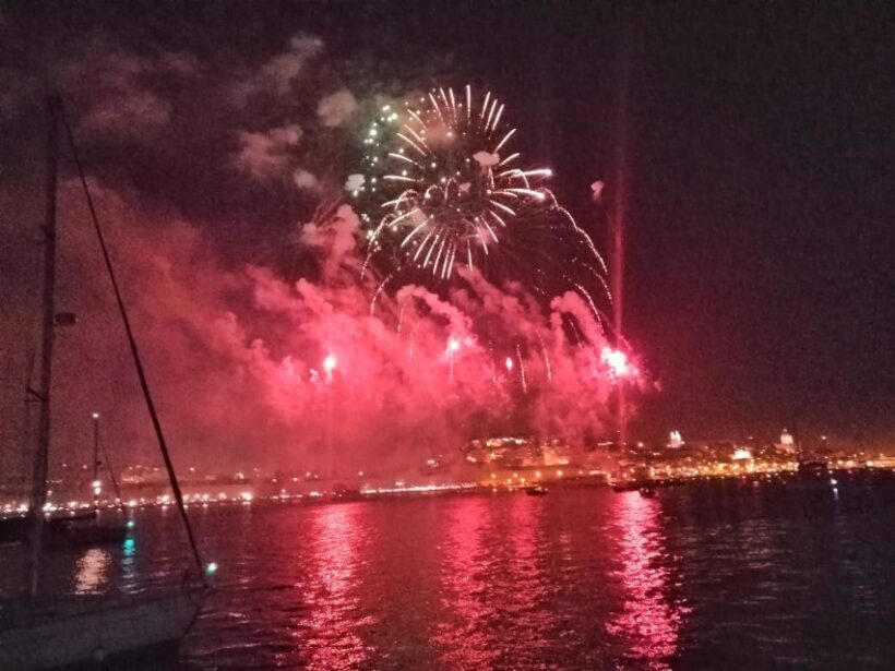 Lisbon: New Year's Eve Tagus River Cruise with Open Bar - FAQs