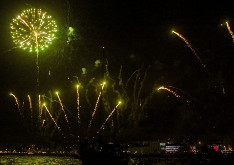 Lisbon: New Year's Eve with Live Dj Fireworks and Open Bar - Who Should Consider This Experience?